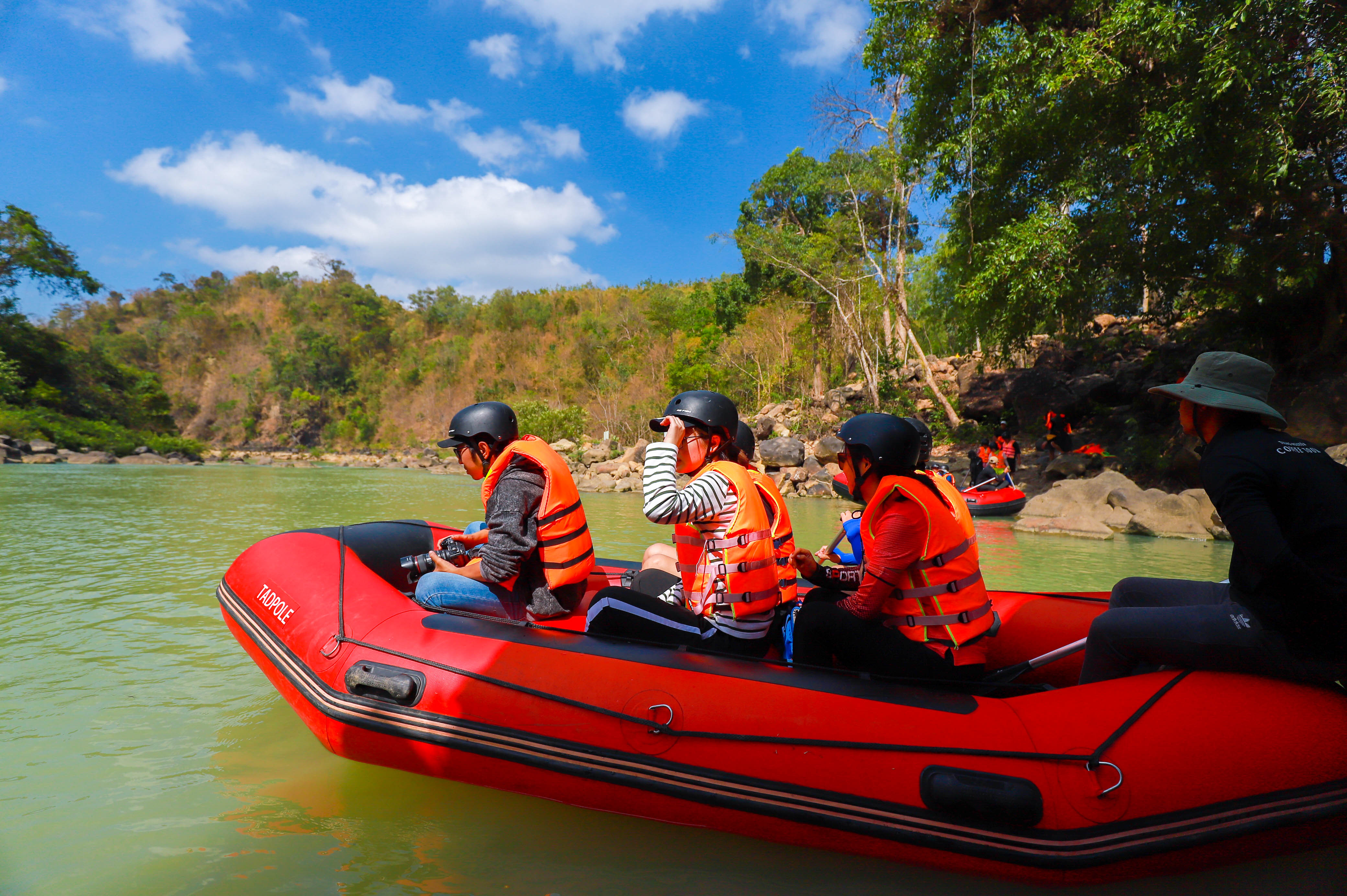 Đắk Lắk: Du khách khám phá, trải nghiệm vượt thác Dray Nur | TRUNG ...